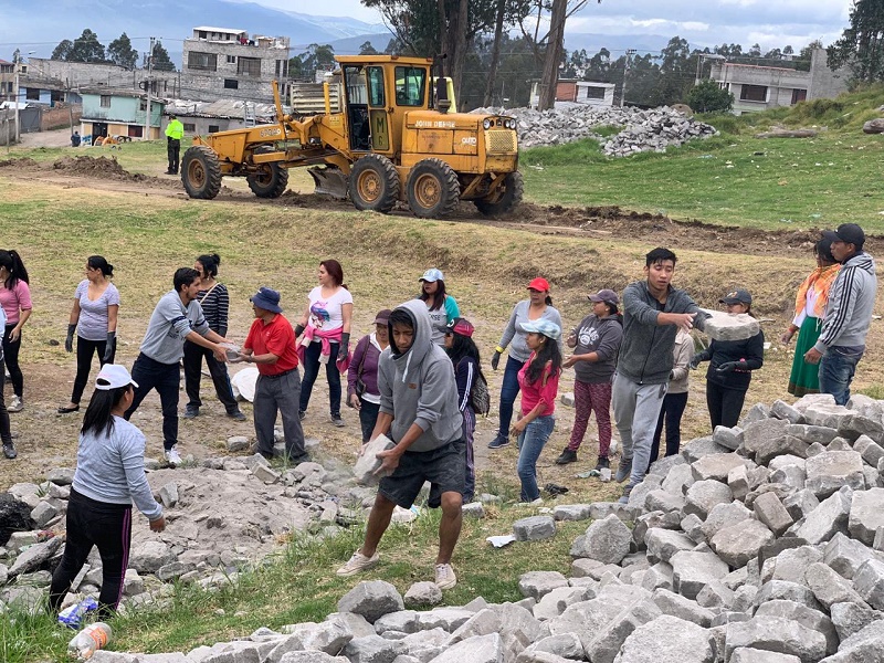Con palas y azadones vecinos de Amagasí del Inca participaron en Mega ...