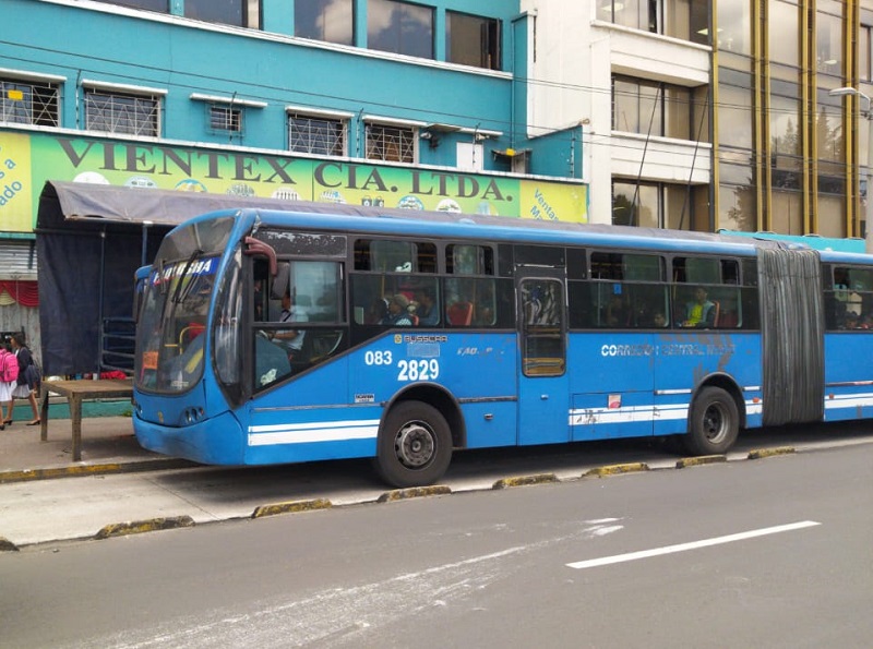 Parada provisional en la Av. 10 de Agosto por trabajos de ...